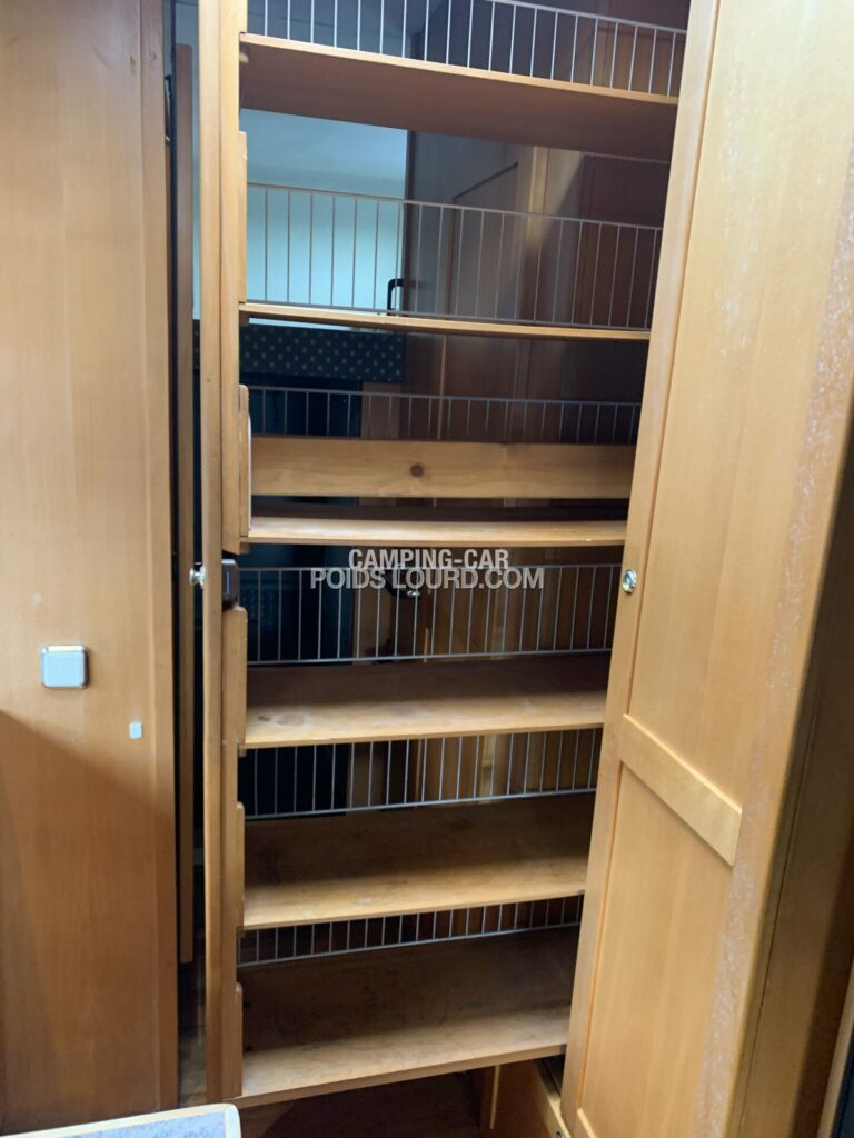 Camping-Car sur Base Man avec garage 59000€ A débattre – CAMPING CAR ...